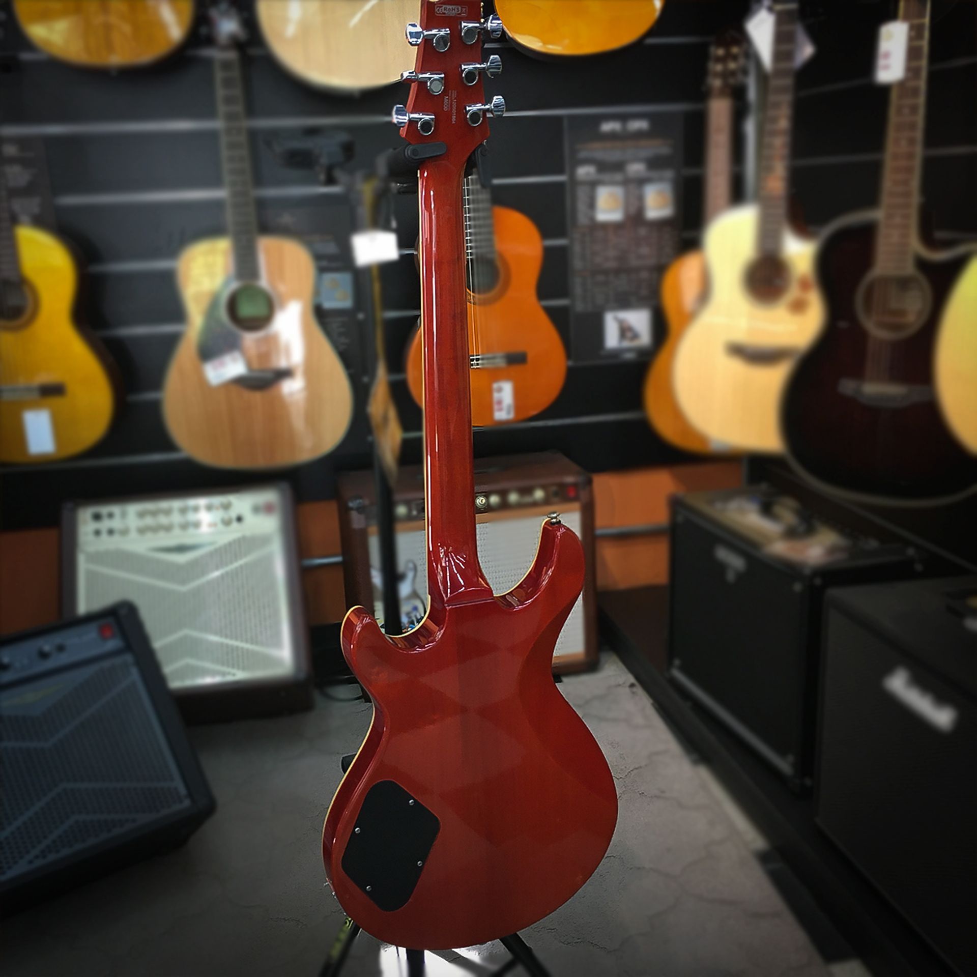 GUITARRA CORT M600 VERMELHA SHOWROOM - X5Music