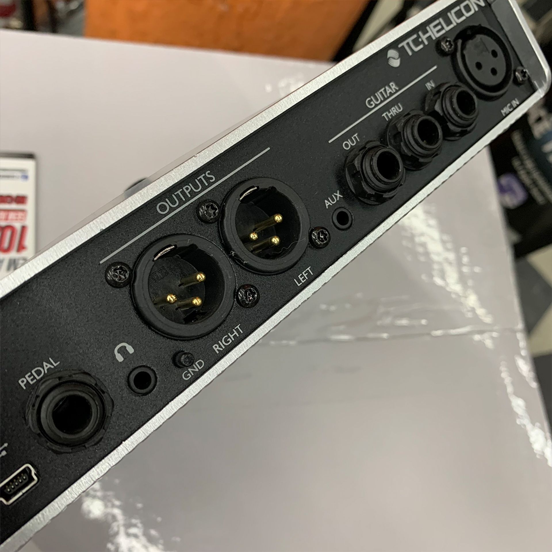 PEDAL TC ELECTRONIC HELICON VOICE PLAY USADO - X5Music