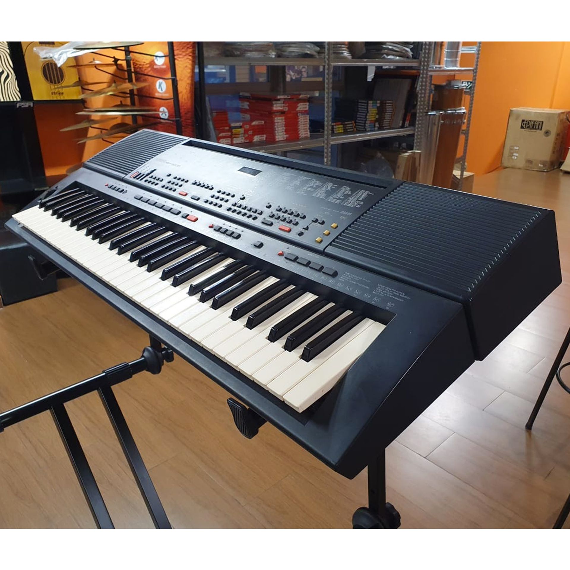 TECLADO YAMAHA PSR-500 BK USADO - X5Music