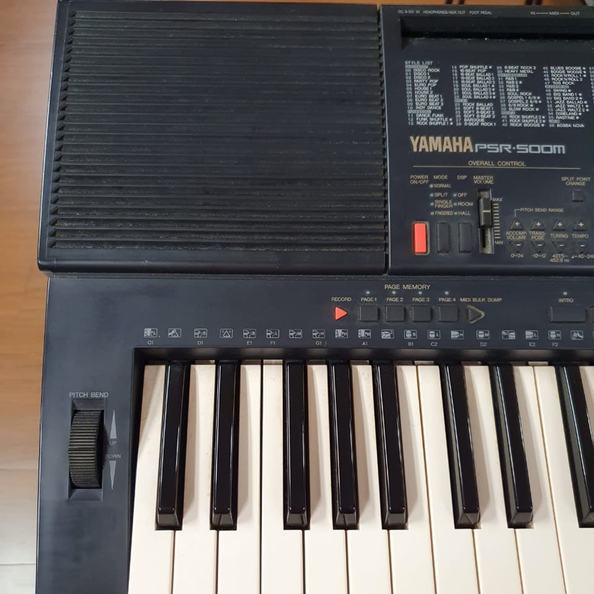 TECLADO YAMAHA PSR-500 BK USADO - X5Music