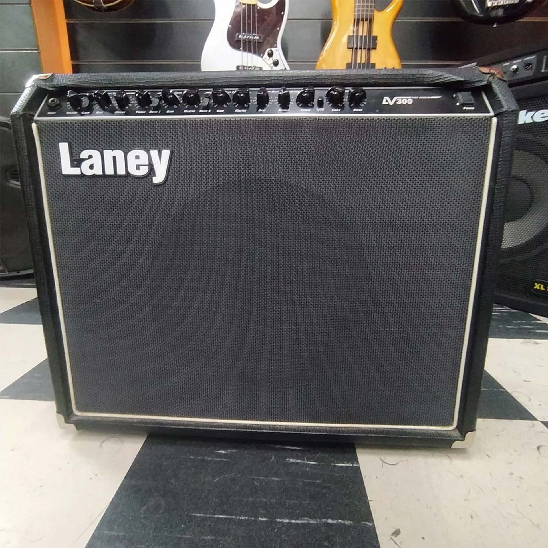 AMPLIFICADOR LANEY LV 300 BLACK USADO - X5Music