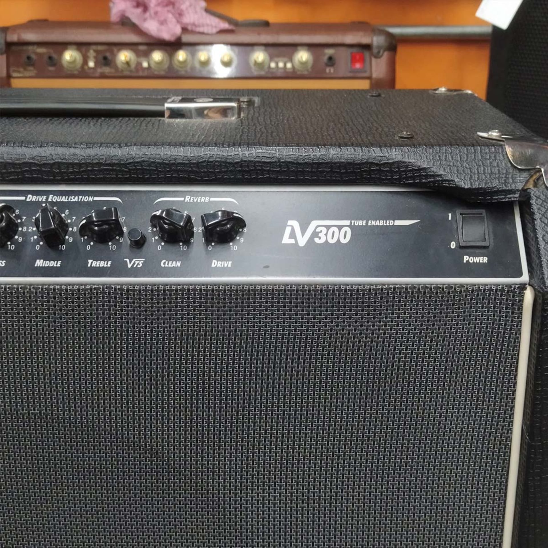 AMPLIFICADOR LANEY LV 300 BLACK USADO - X5Music