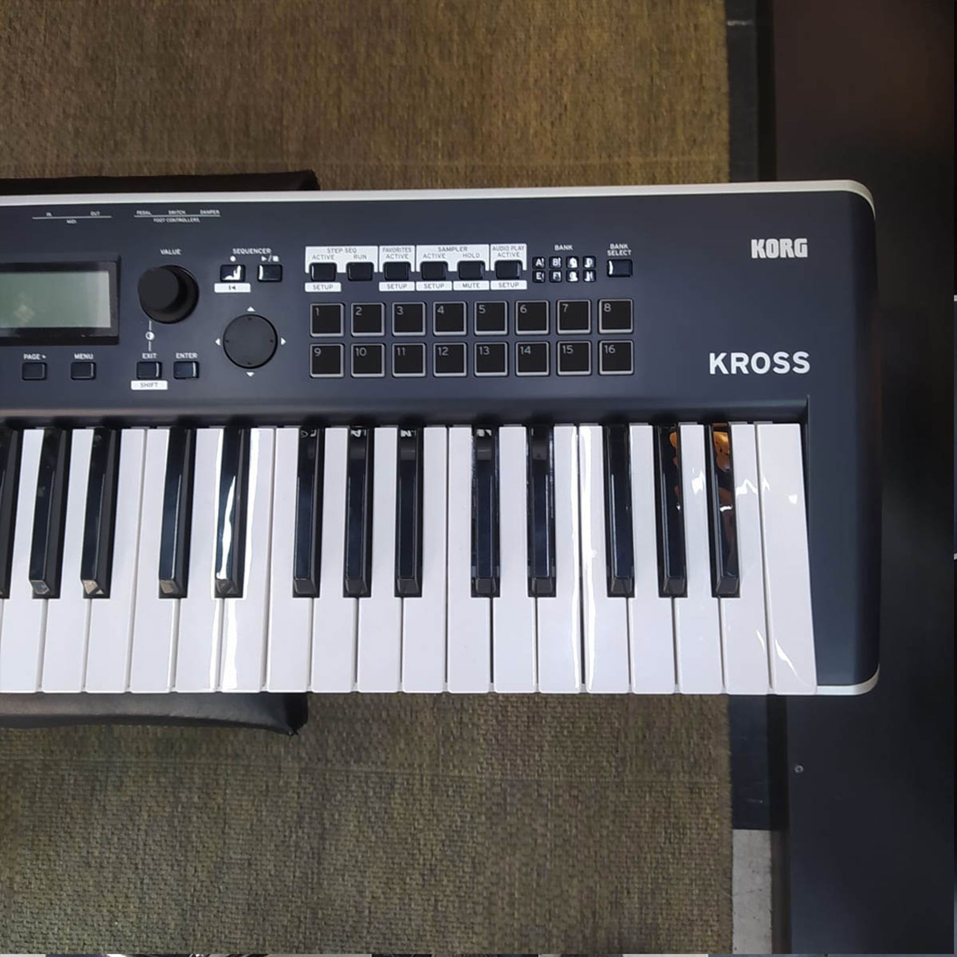 TECLADO WORKSTATION KORG KROSS 2 USADO - X5Music