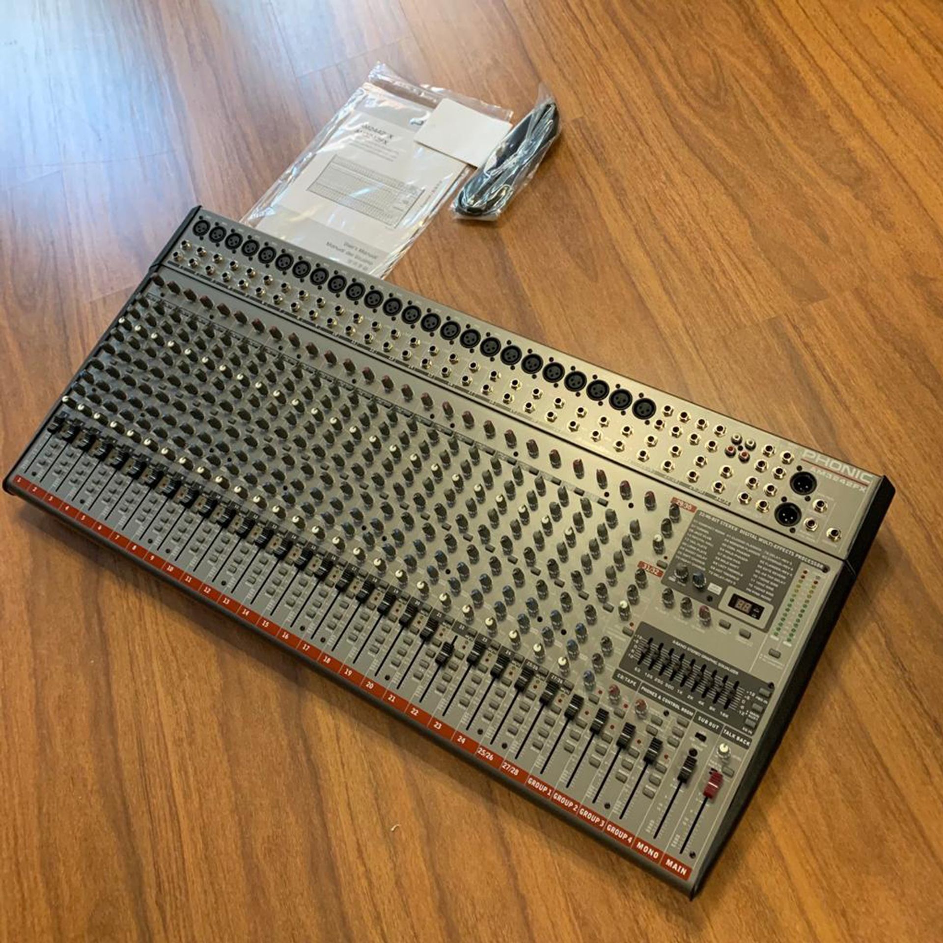 MESA PHONIC AM 3242FX 32 CANAIS MULTI EFEITO USADO - X5Music