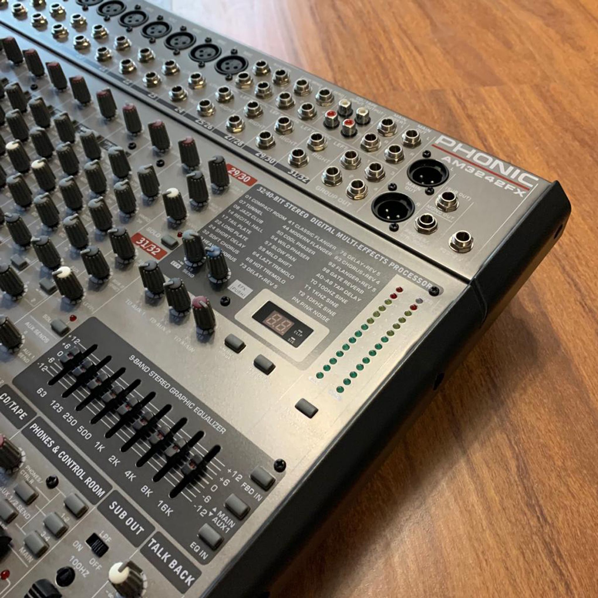 MESA PHONIC AM 3242FX 32 CANAIS MULTI EFEITO USADO - X5Music