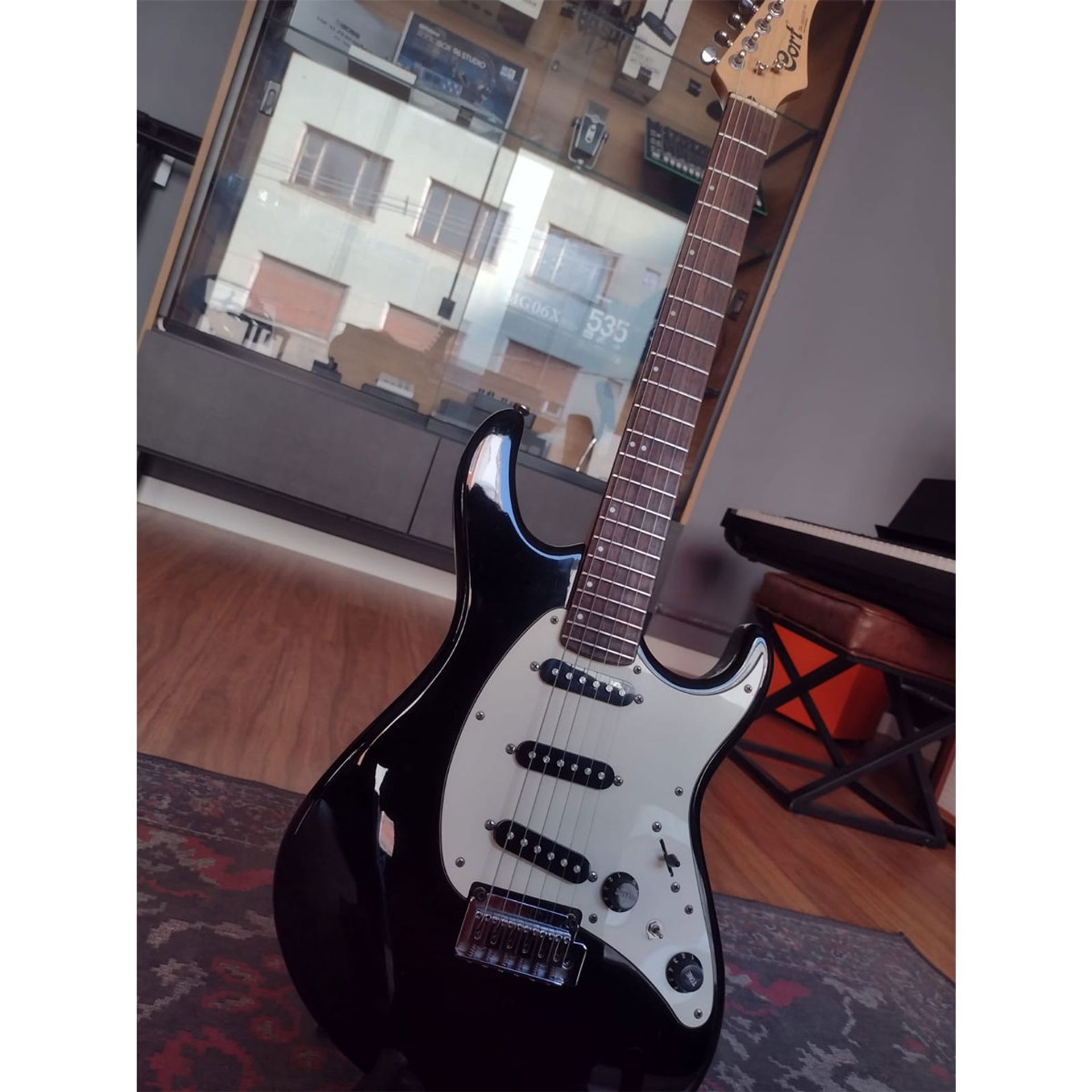 GUITARRA CORT STRATO G-200 PRETA USADO - X5Music