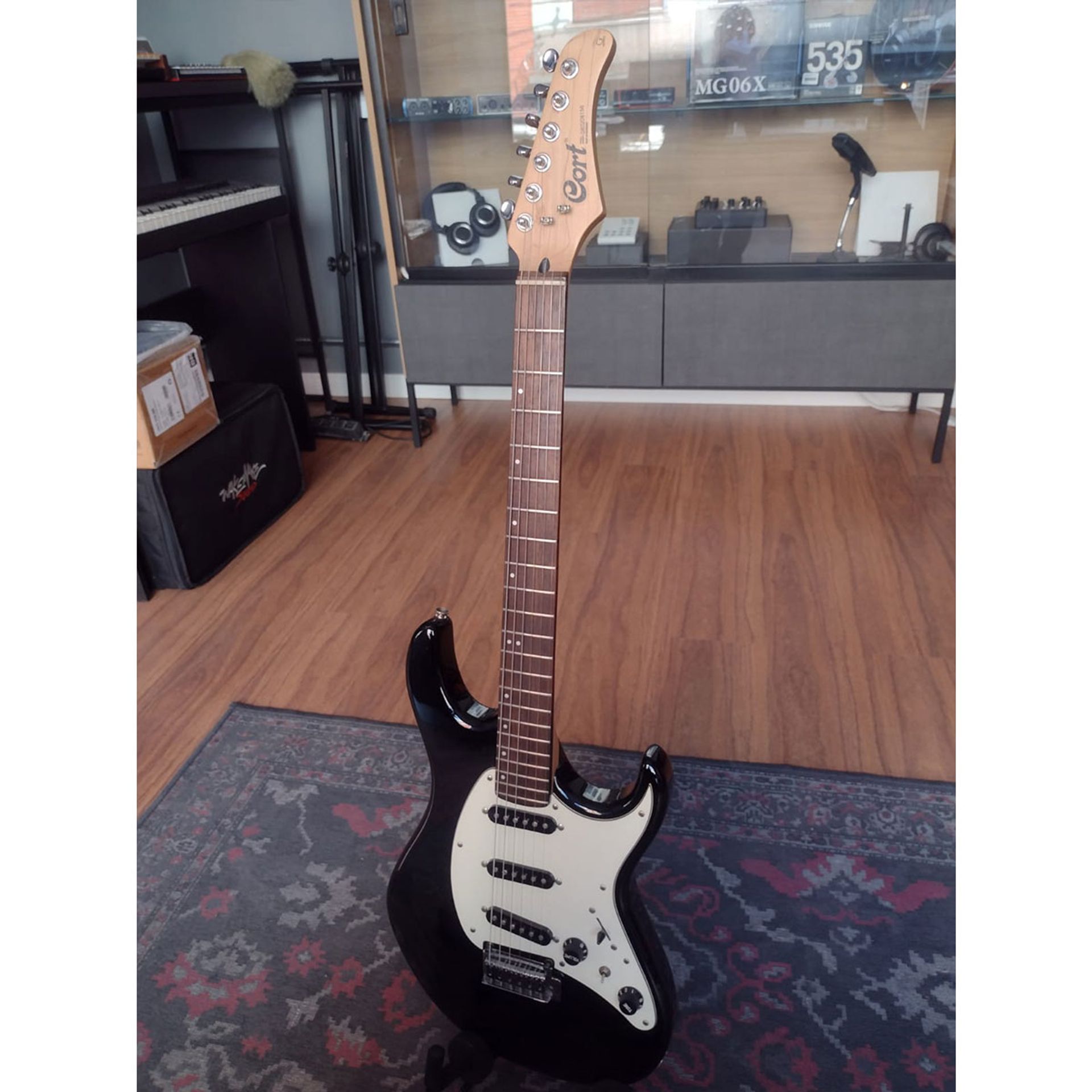 GUITARRA CORT STRATO G-200 PRETA USADO - X5Music