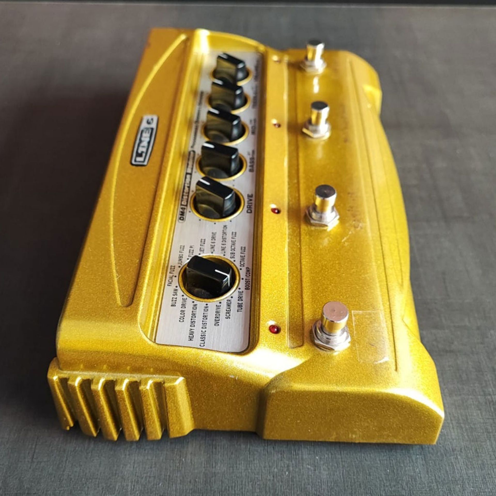 PEDAL LINE 6 DM4 DISTORTION MODELER COM FONTE USADO - X5Music