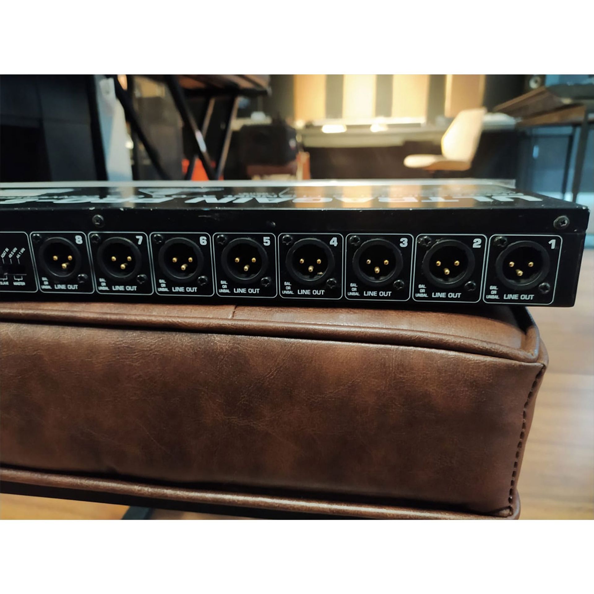 PRÉ AMPLIFICADOR BEHRINGER ADA 800 USADO - X5Music