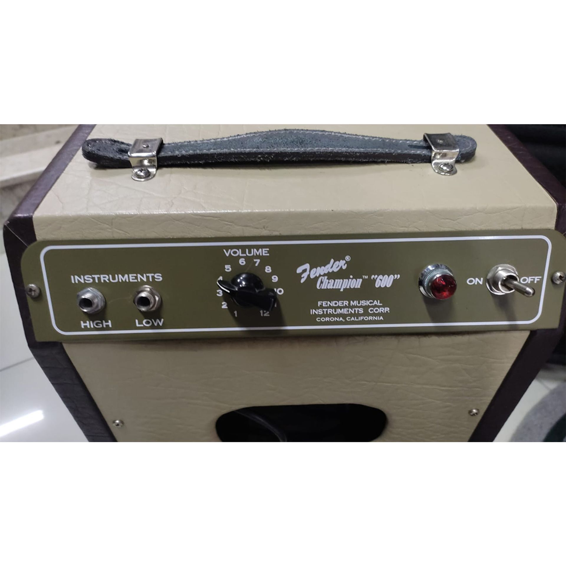 COMBO FENDER CHAMPION 600 BEGE 5W USADO - X5Music